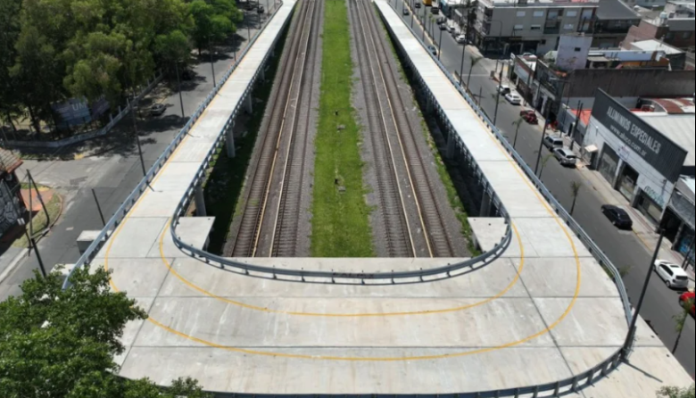 Tren Sarmiento: inauguraron el nuevo puente vehicular sobre las vías en ...